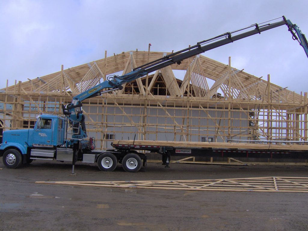 erecting-post-frame-building2 | M&M Barn Sales